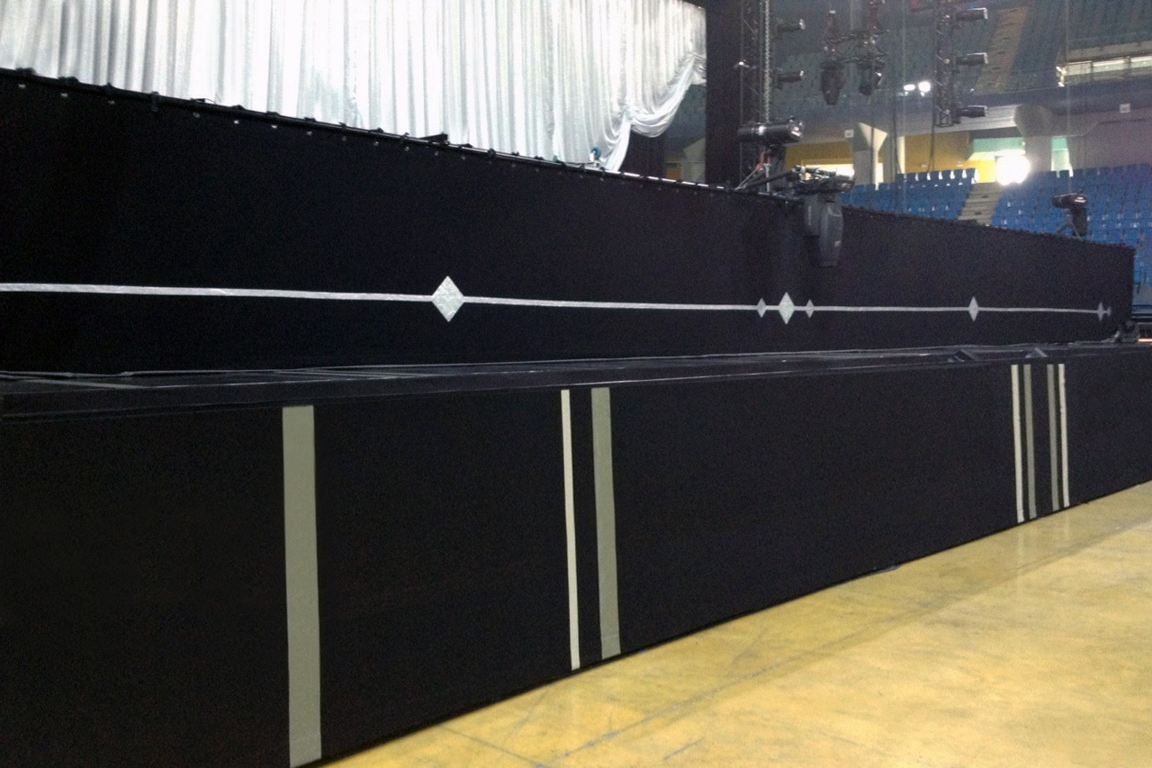 Faldones de escenario - Accesorios para plataformas | PERONI